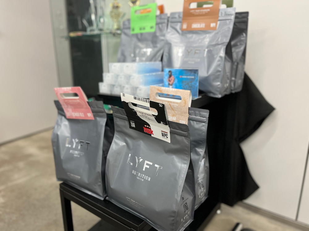 【新宿エリアでパーソナル通うならザパソ】新宿御苑店で取り扱ってるLYFTプロテイン紹介！！